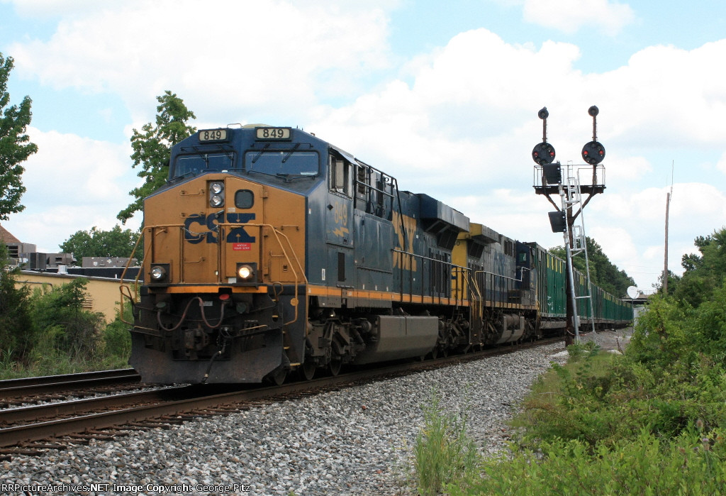 CSX 849 and train Q703